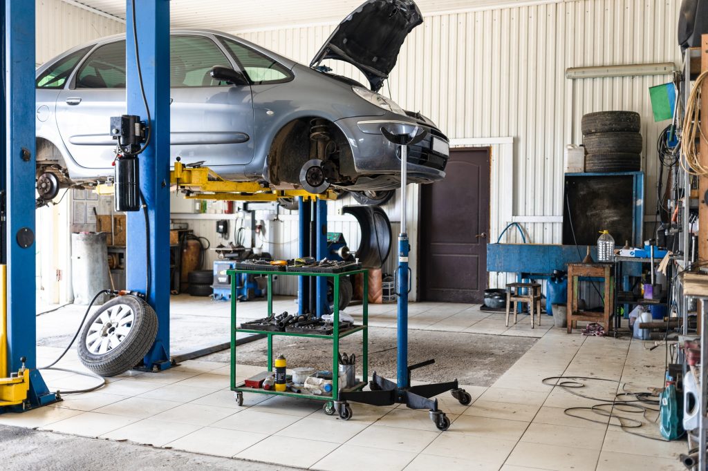 Choisir le meilleur pont élévateur pour votre garage : guide complet