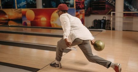 Les secrets d'un lancer de boule de bowling réussi
